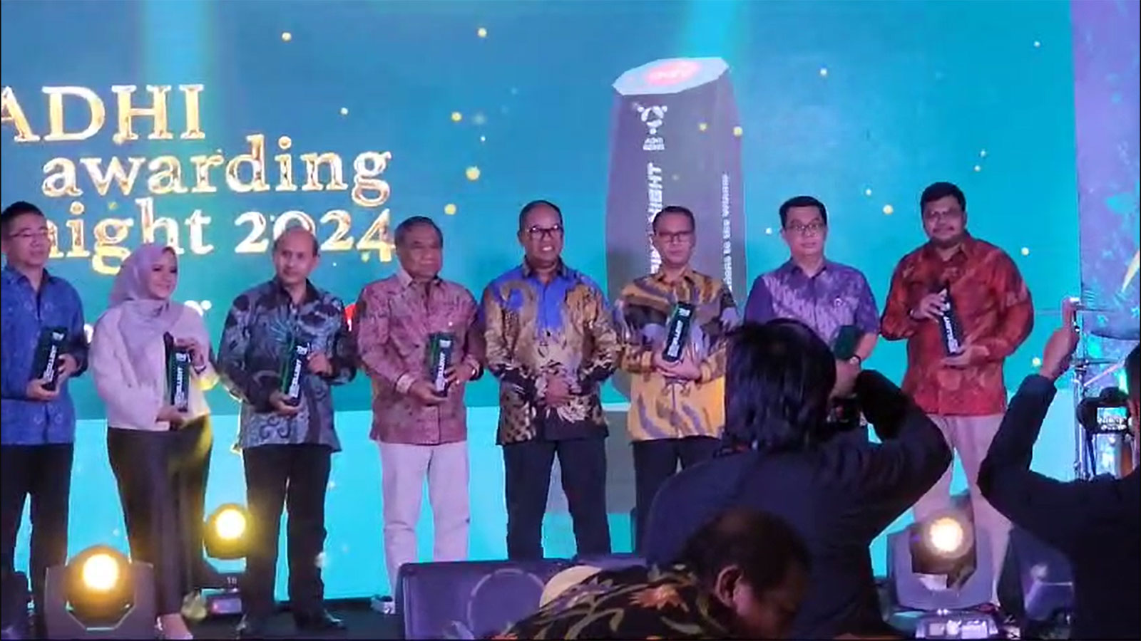 PT Adhimix RMC Indonesia Raih Penghargaan Excellence Vendors of Adhi ...